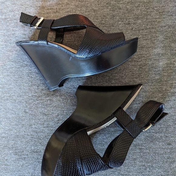 Nine West | Shoes | Nine West Matoma Wedge Sandal Black Size 85 Strappy ...